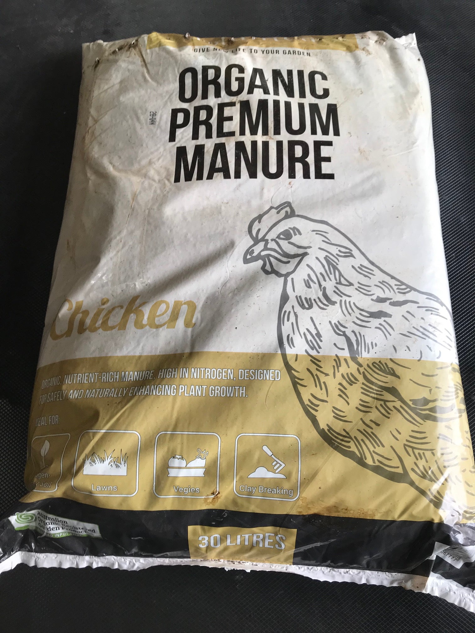 Fertilisers and Potting Mix – Coastal Landscape Supplies